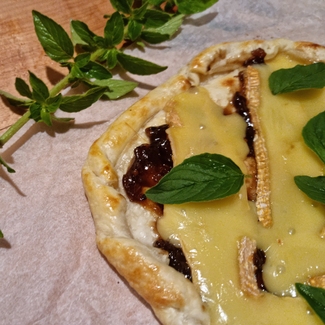 Galactic Tart with Caramalised Onion – Over the Moon Dairy